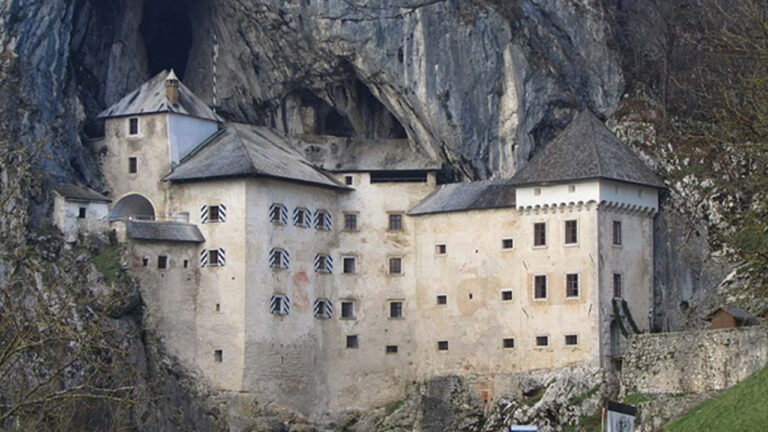 Il Castello di Predjama: la fortezza nella grotta