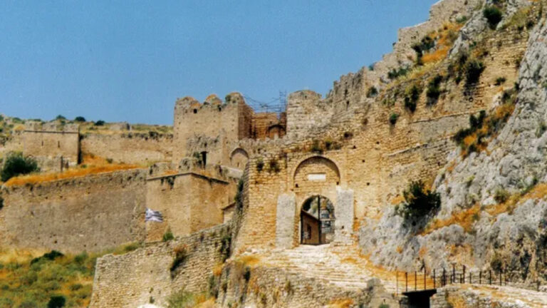 Corinto: una città tra mito e storia