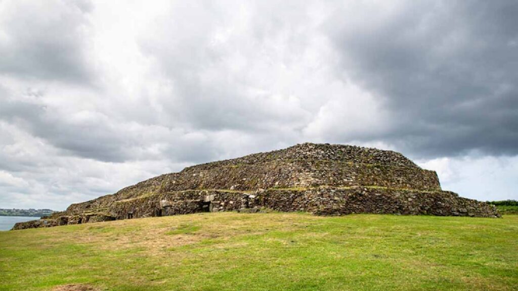 Cairn de Barnenez, il più grande mausoleo d'Europa di 7000 anni fa