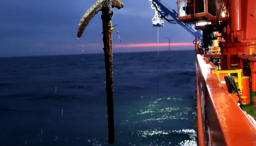 Preziosa ancora romana recuperata dai fondali del Mar del Nord