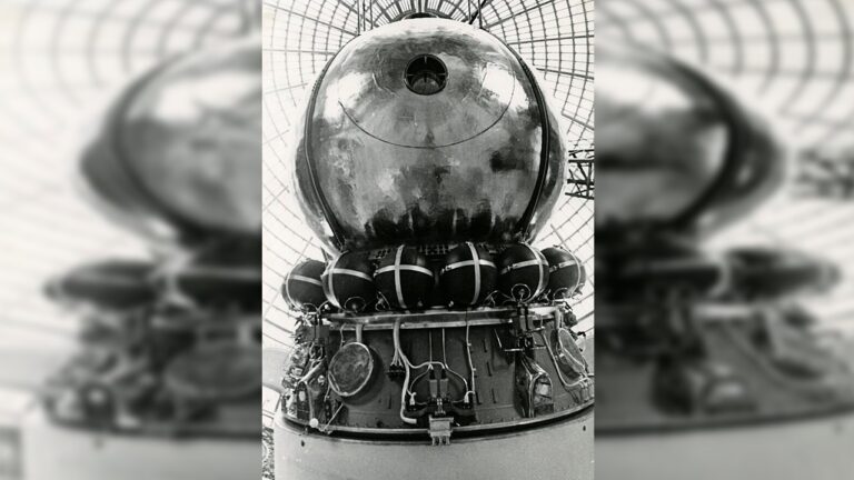 Foto del giorno: il saluto di Jurij Gagarin prima della missione Vostok 1