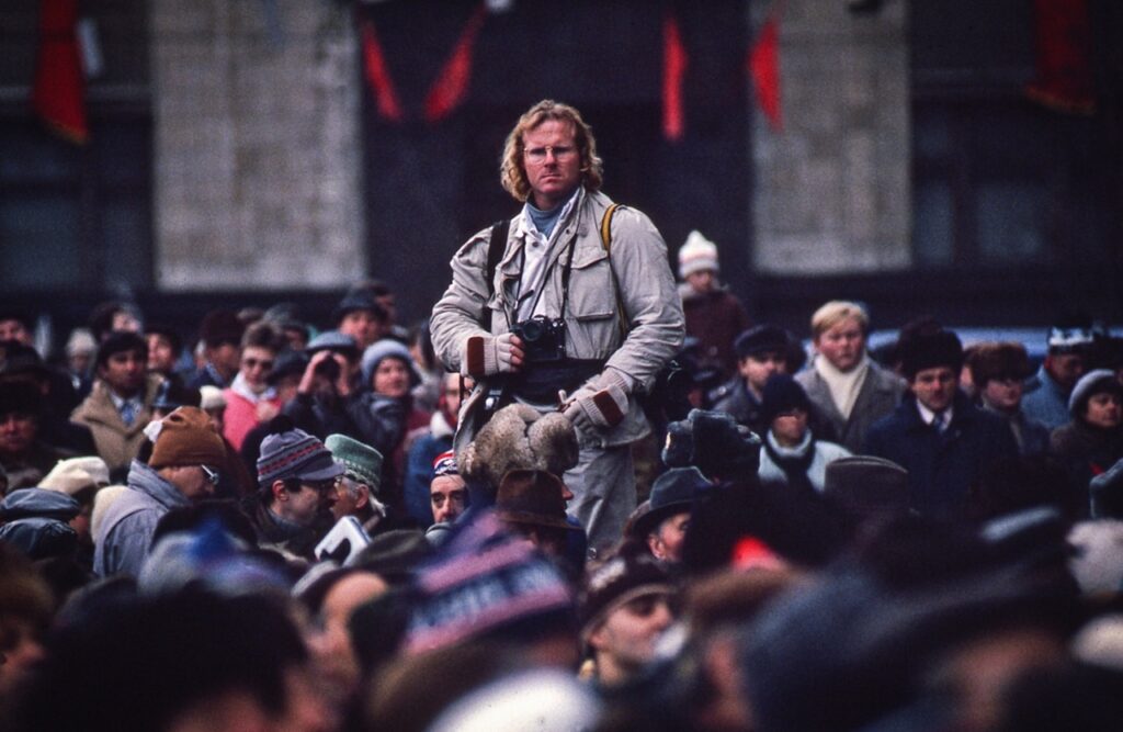 Foto del giorno: la disperazione di un padre kosovaro