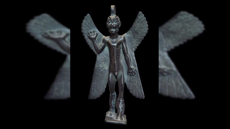 La statuetta del demone Pazuzu esiste davvero e si trova al Louvre